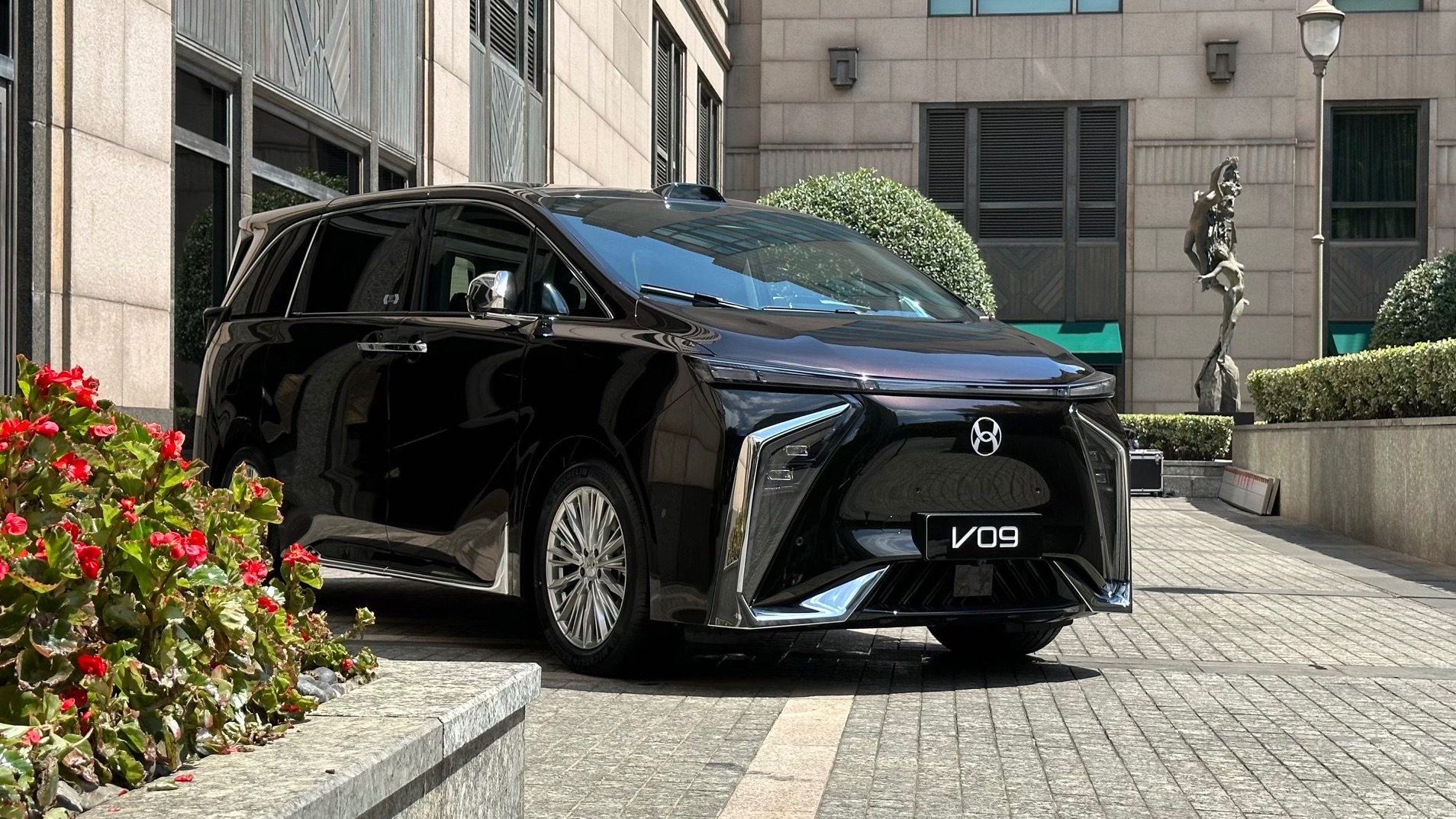 合创 V09 预售 32 万起，下月上市交付 - 42 号车库