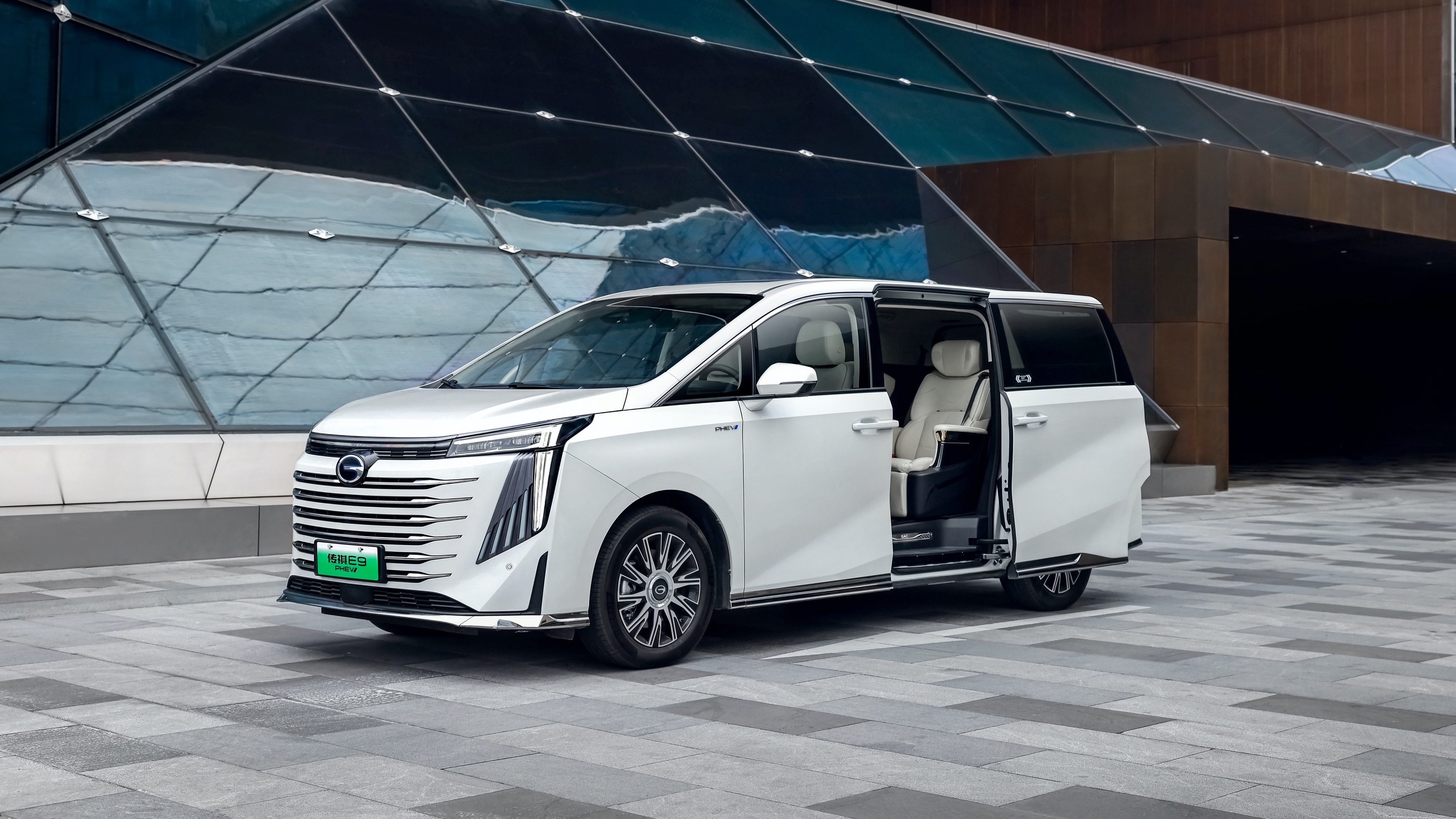 广汽传祺 E9 售价 32.98 万元起，腾势 D9 新对手？ - 42 号车库