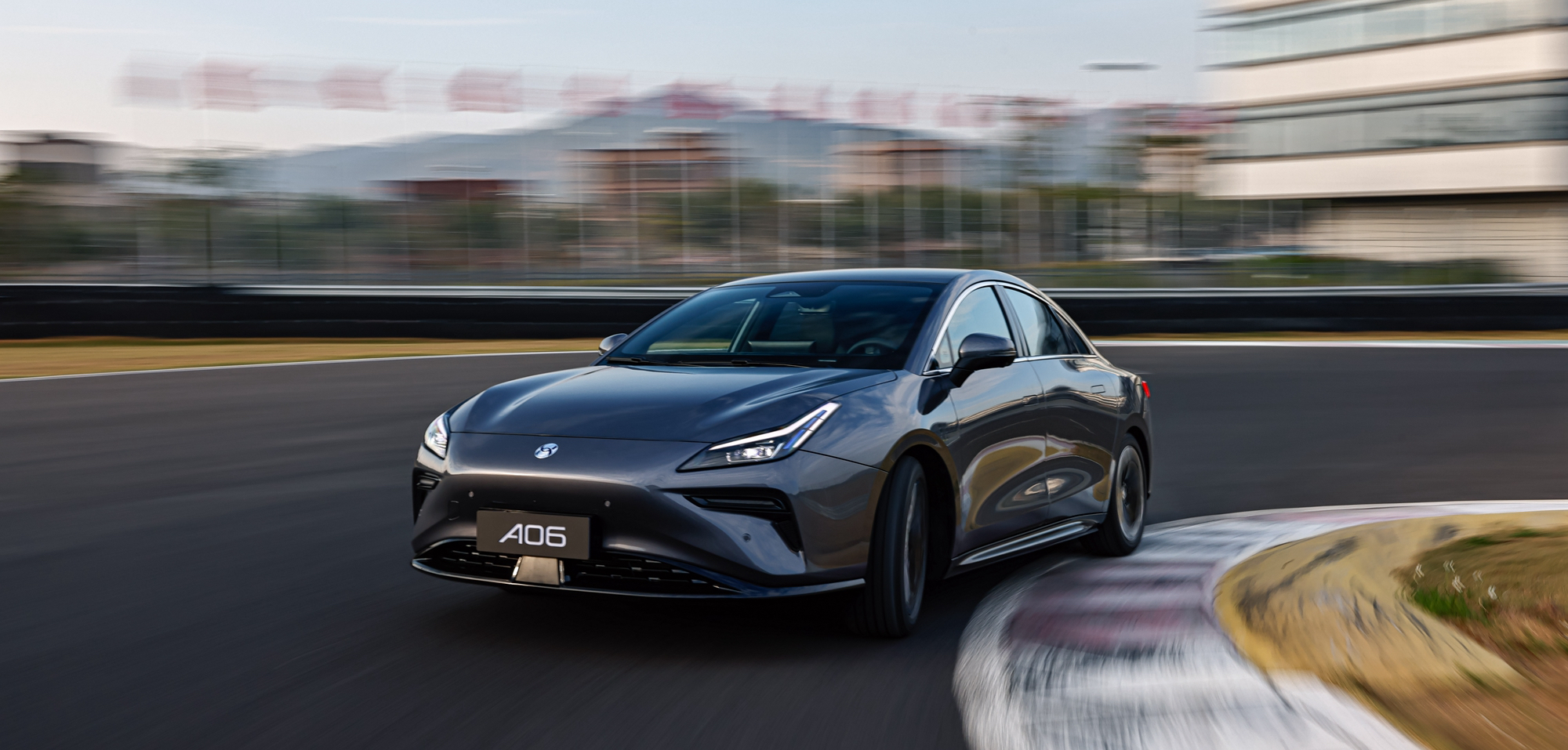 18 万起售的中大型轿车！合创 A06 开启大定 - 42 号车库